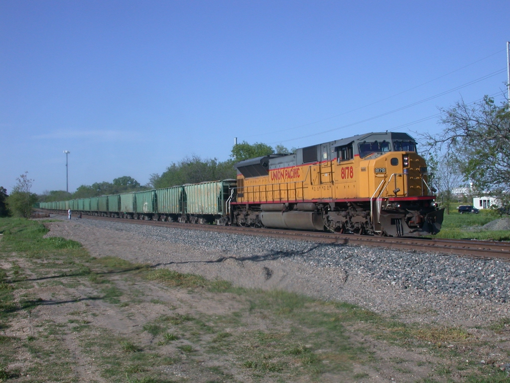 UP 8178 30Mar2010 SB on the side